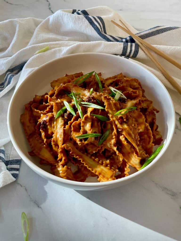 The Best Easy 10 Minute Spicy Peanut Noodles – The Savory Chopstick