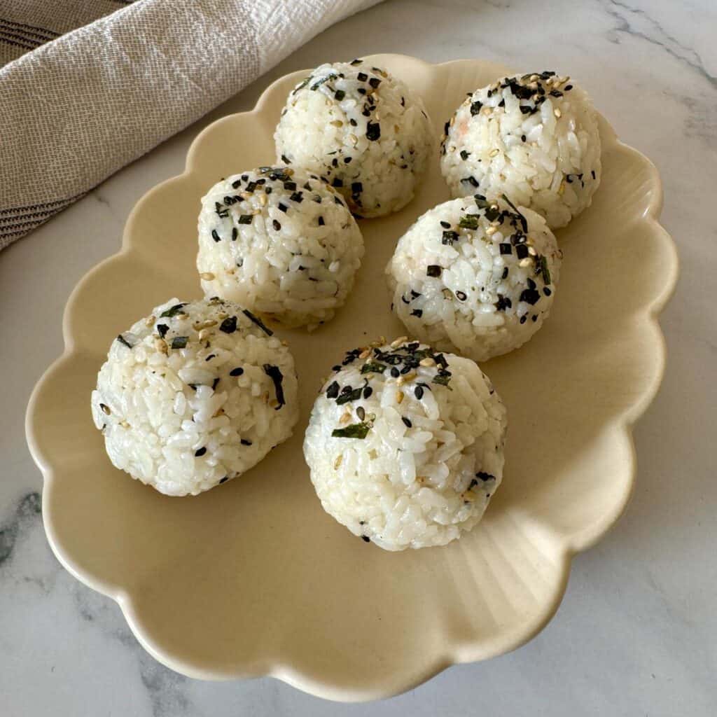 Easy Jumeokbap Korean Rice Balls - The Best Snack! – The Savory Chopstick
